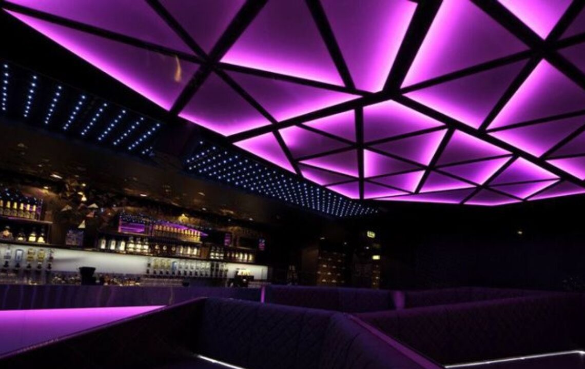 Detienen a hombre por no pagar cuenta en table dance - MGM Noticias